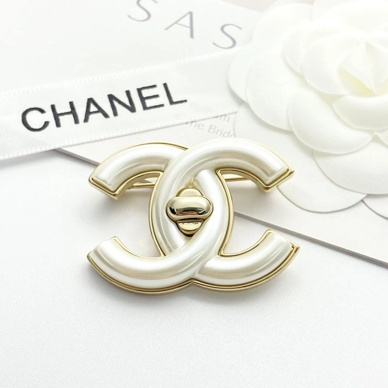 High fidelity Chanel Brooches