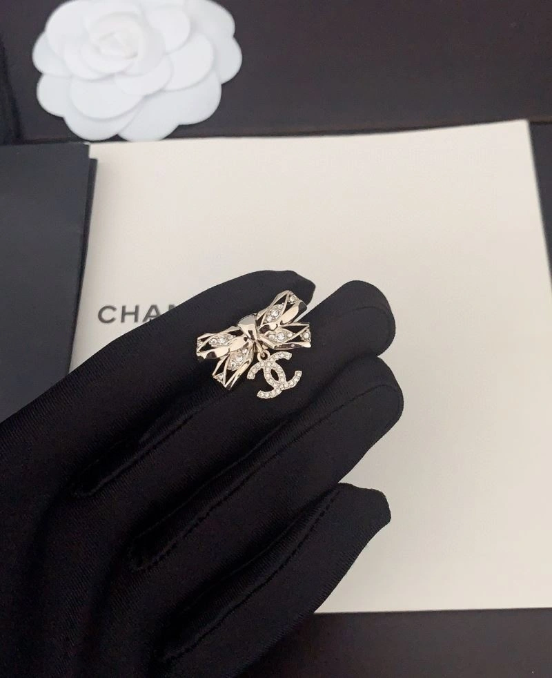 High fidelity Chanel Brooches
