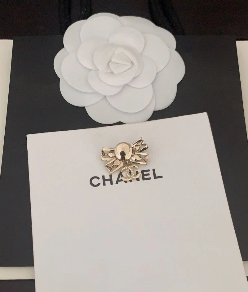 High fidelity Chanel Brooches