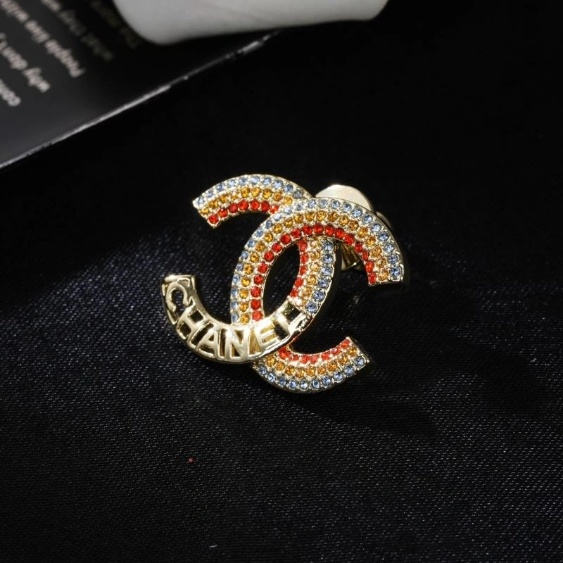 Top mirror Chanel Brooches