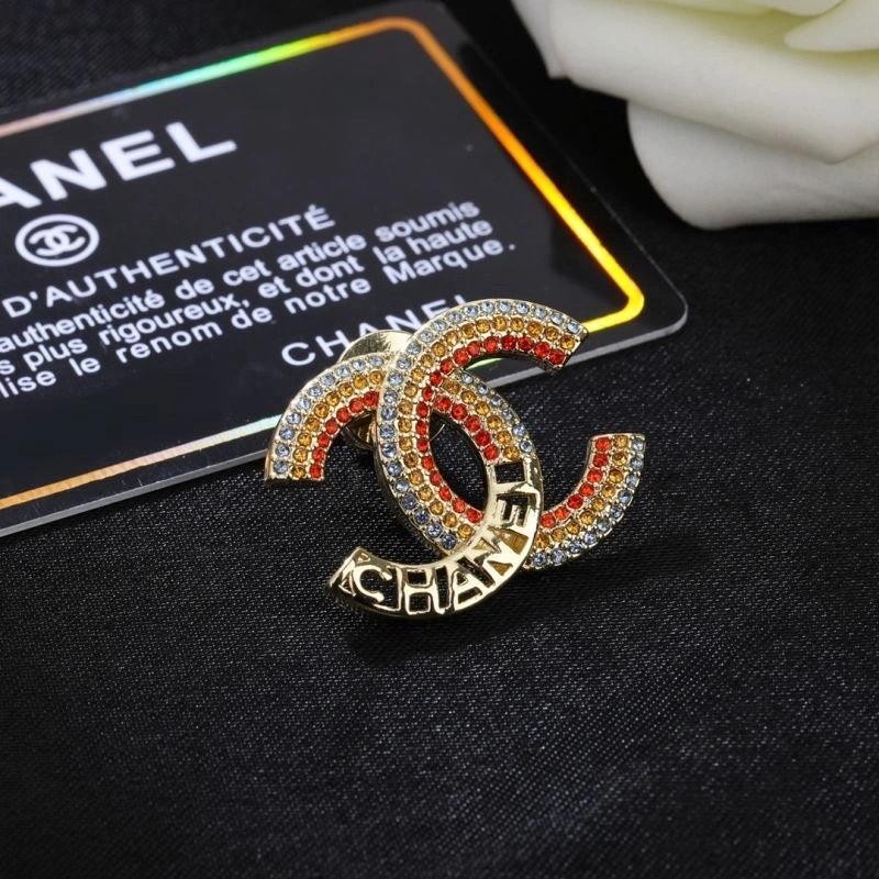 Top mirror Chanel Brooches