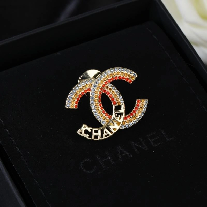 Top mirror Chanel Brooches