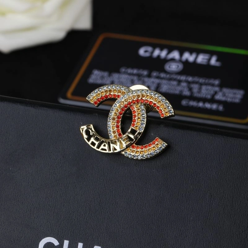 Top mirror Chanel Brooches