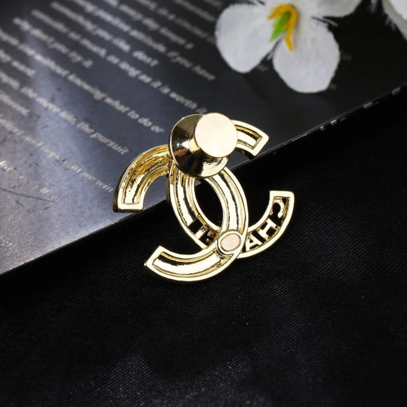 Top mirror Chanel Brooches
