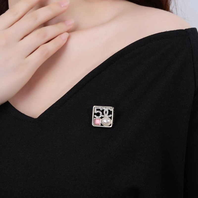 Top match Chanel Brooches