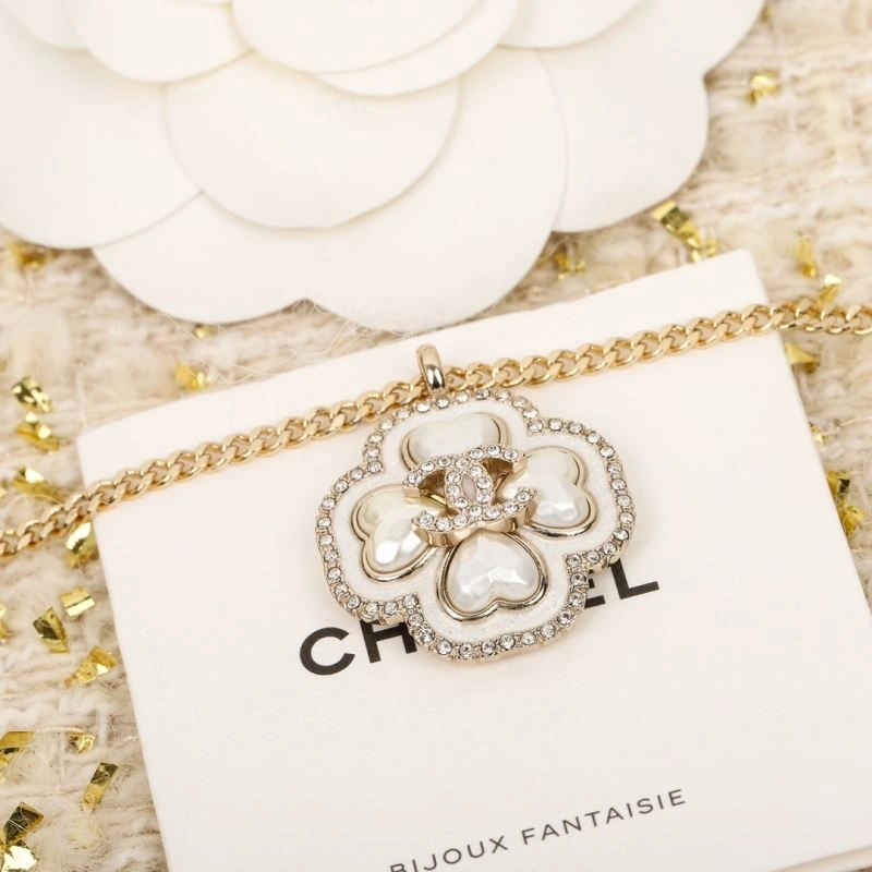 Brand-original Chanel Brooches