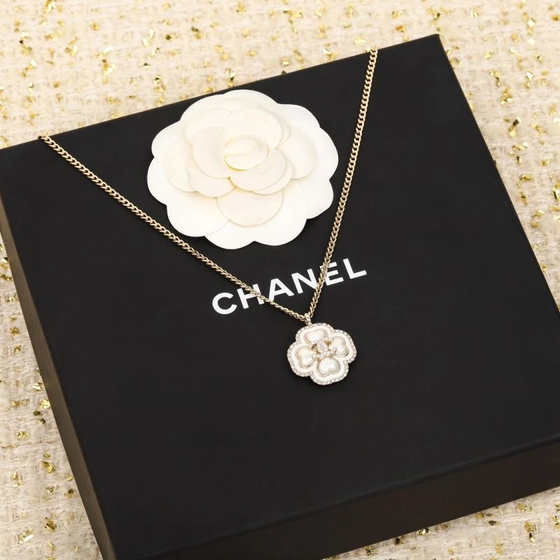 Brand-original Chanel Brooches