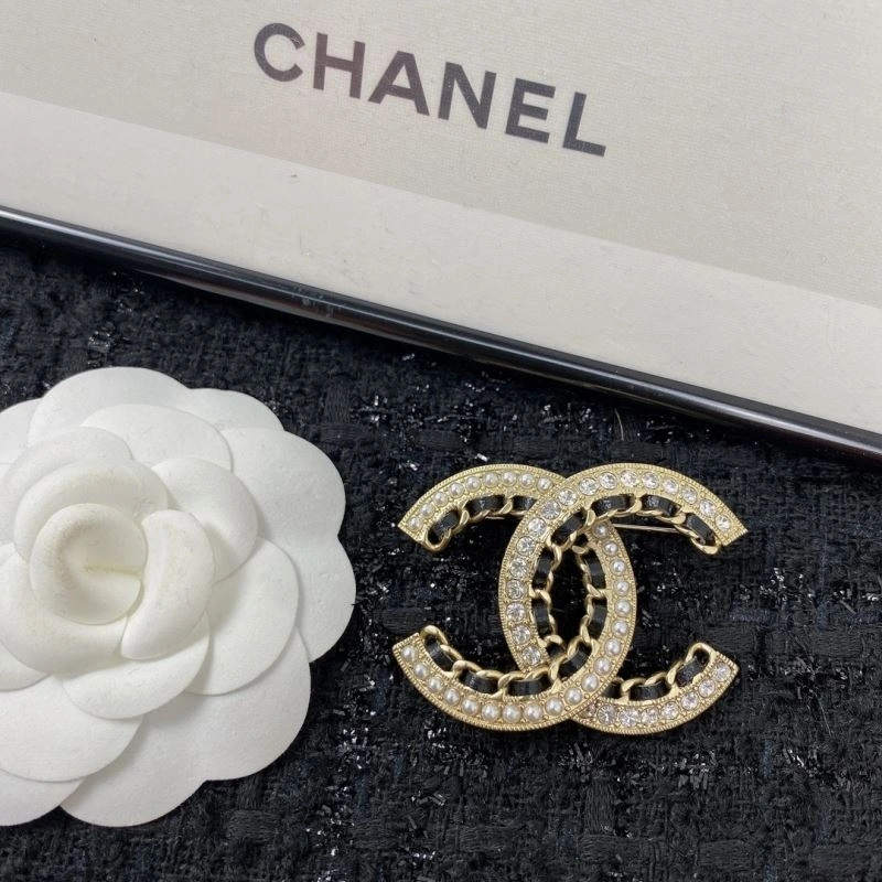 Top match Chanel Brooches