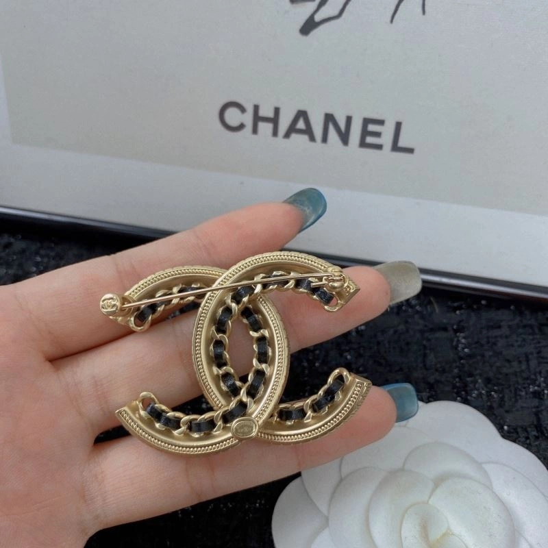 Top match Chanel Brooches