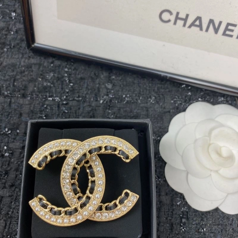 Top match Chanel Brooches