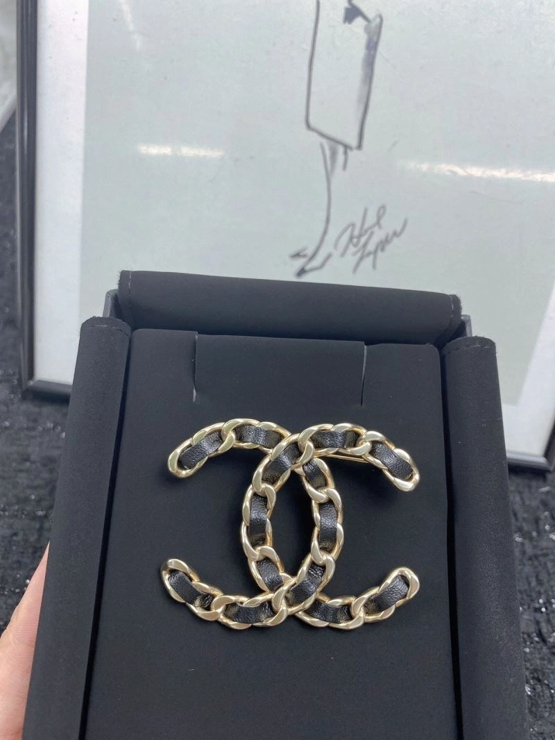 High fidelity Chanel Brooches