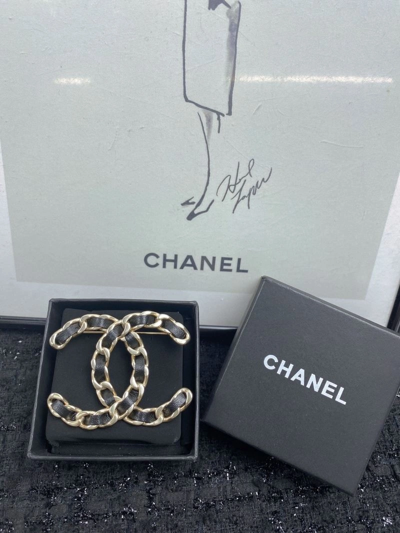 High fidelity Chanel Brooches