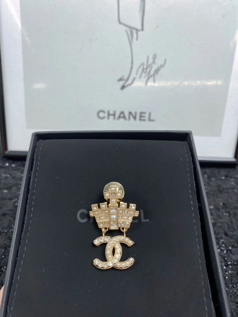 Official Chanel Brooches