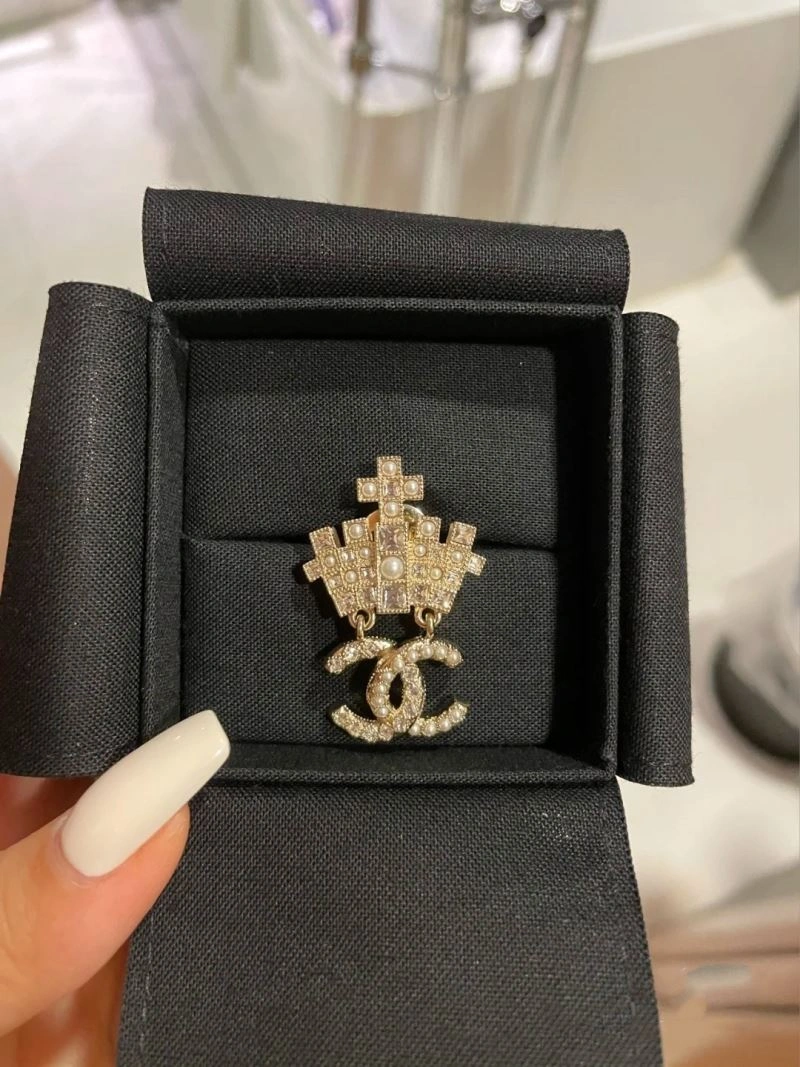 Official Chanel Brooches