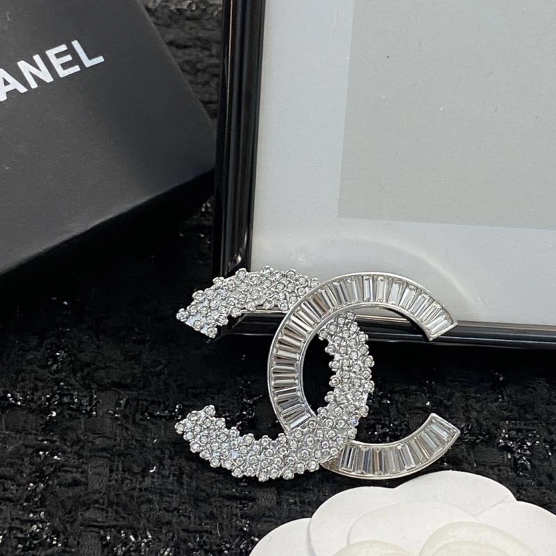 Top match Chanel Brooches