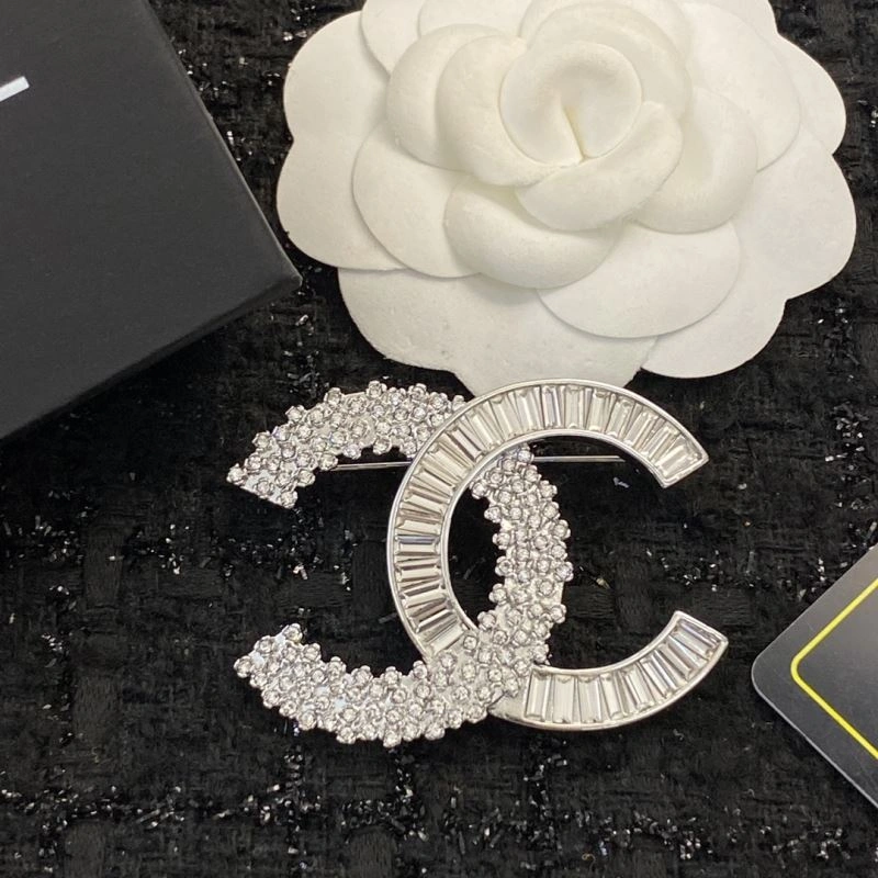 Top match Chanel Brooches