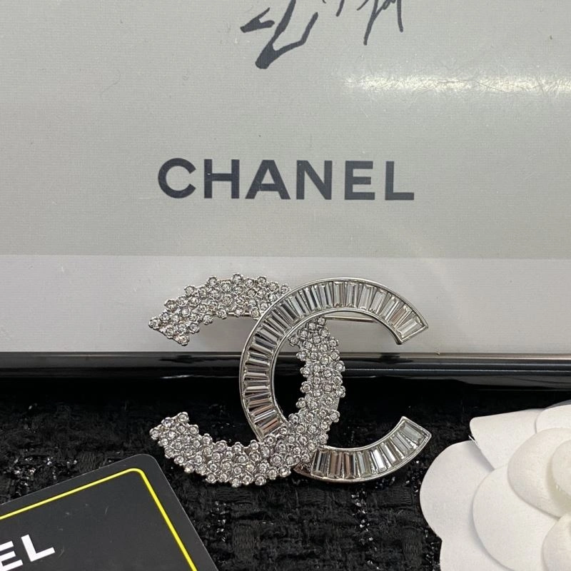 Top match Chanel Brooches