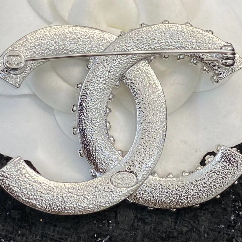 Top match Chanel Brooches