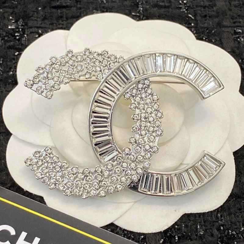 Top match Chanel Brooches