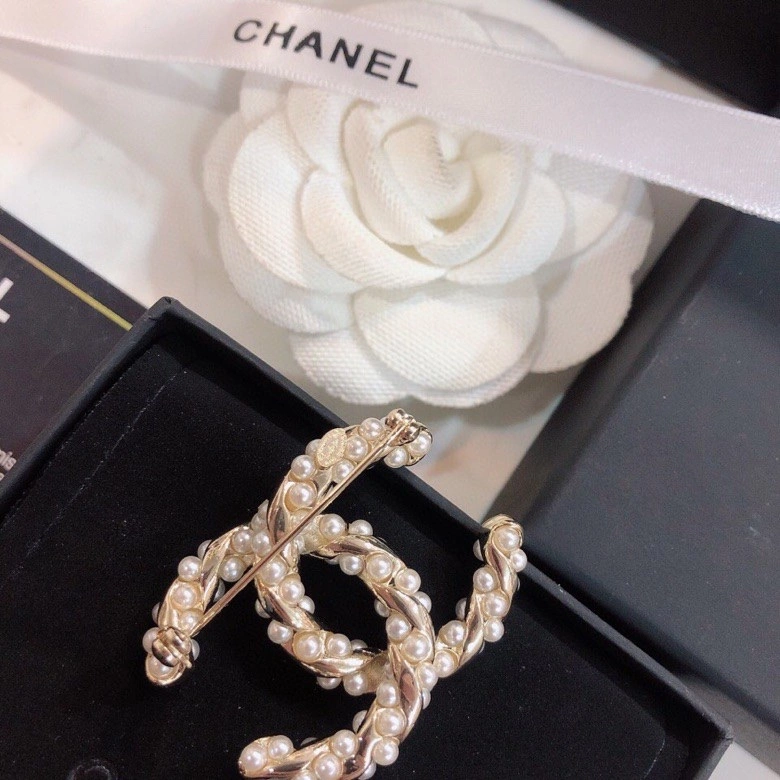 Accurate model Chanel Brooches
