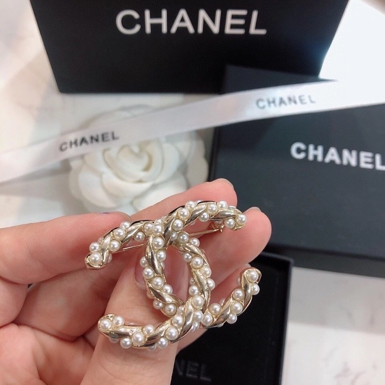 Accurate model Chanel Brooches