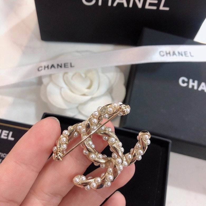 Accurate model Chanel Brooches