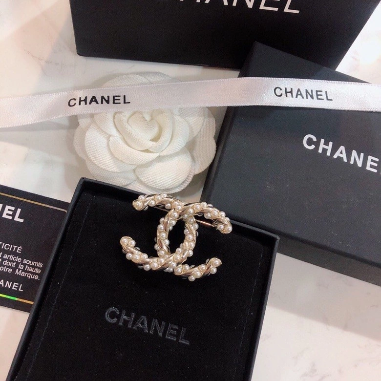 Accurate model Chanel Brooches