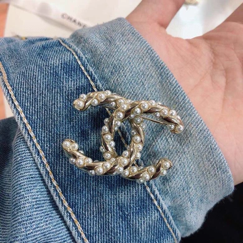 Accurate model Chanel Brooches