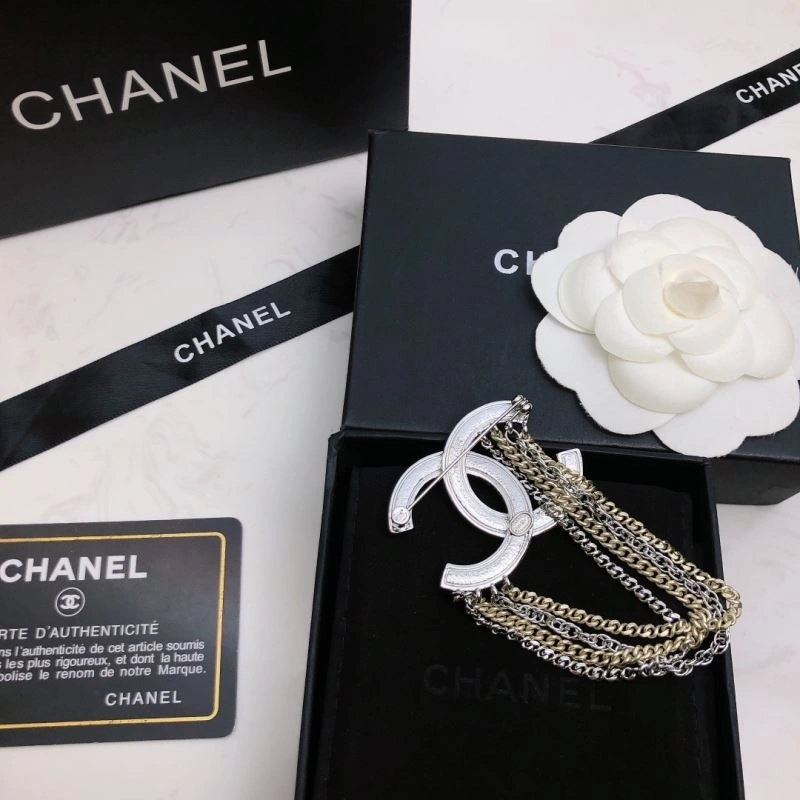 Accurate model Chanel Brooches