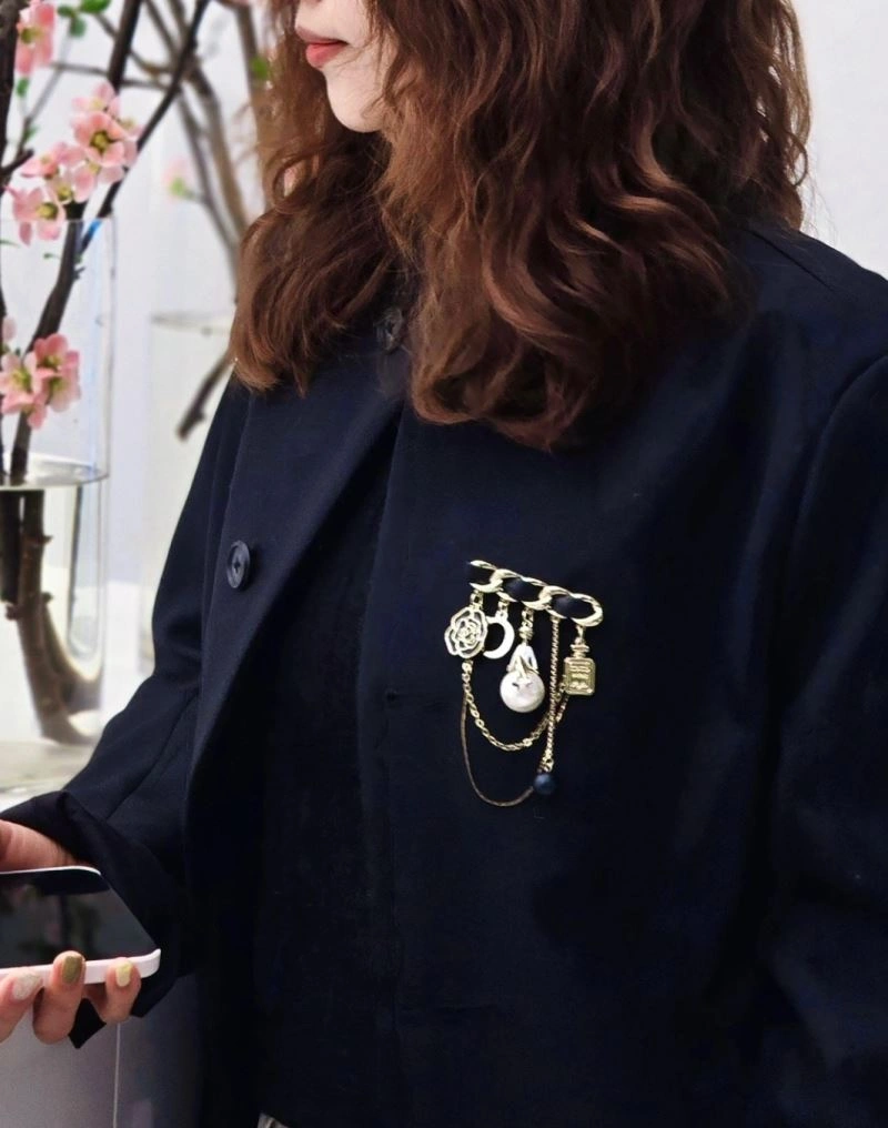 High fidelity Chanel Brooches