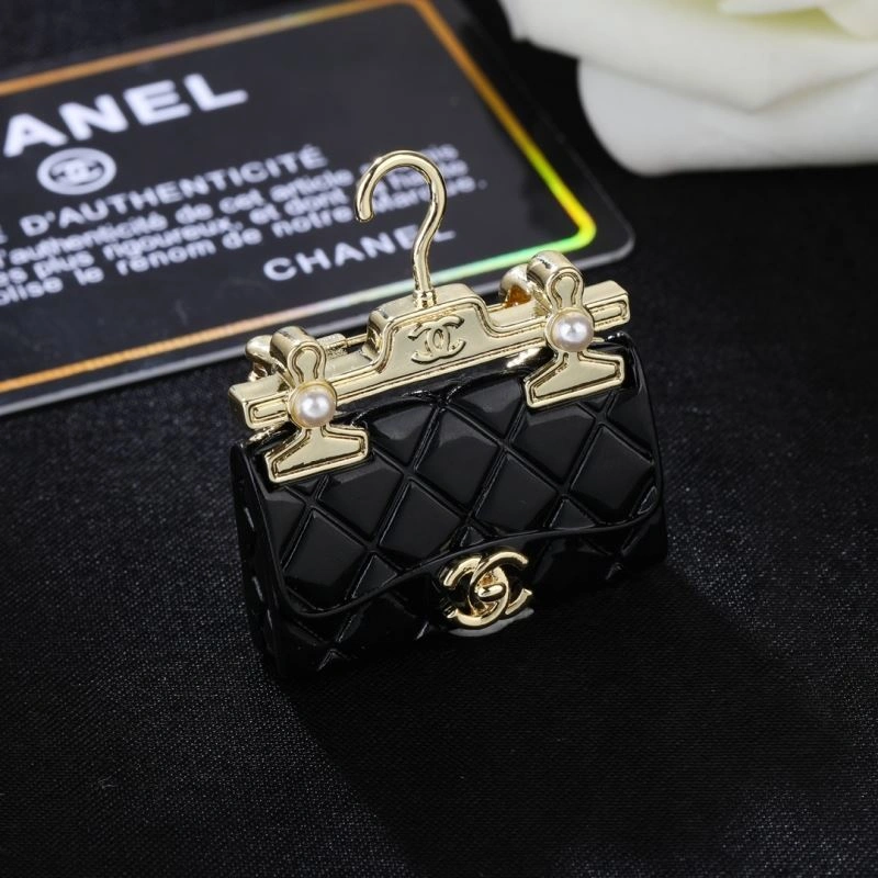 High fidelity Chanel Brooches