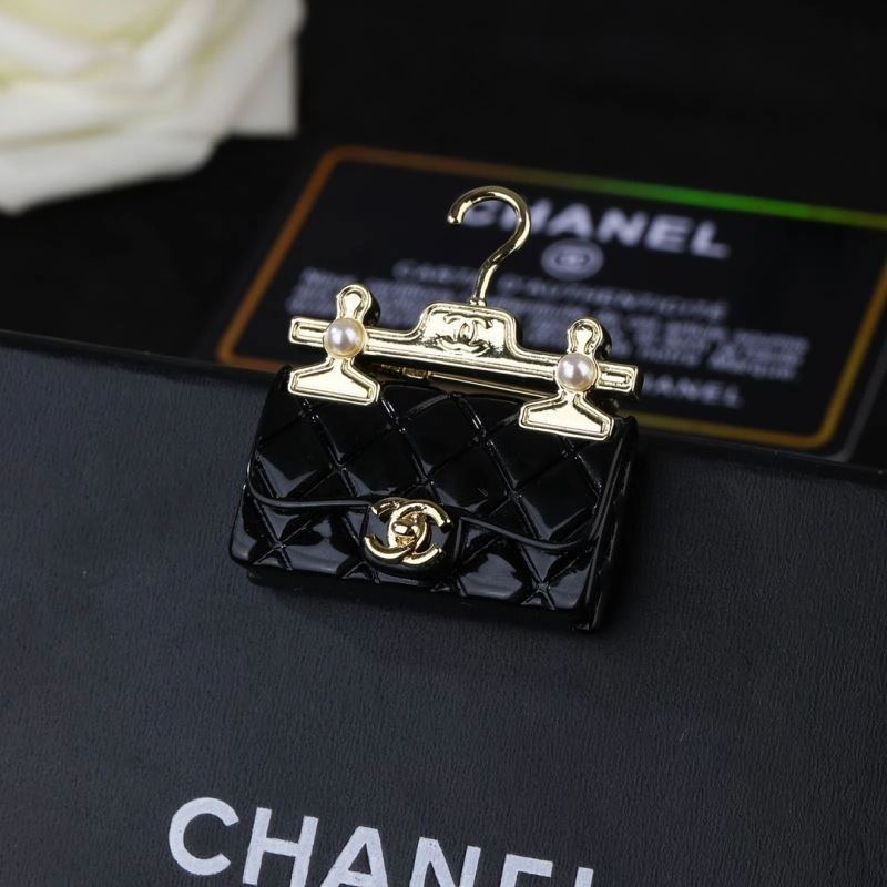High fidelity Chanel Brooches