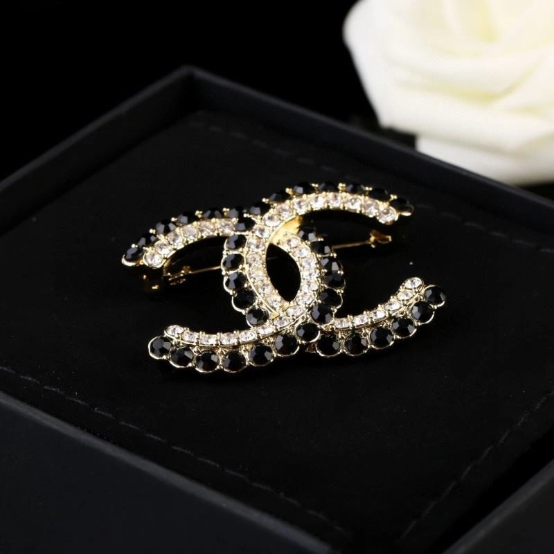 Accurate model Chanel Brooches