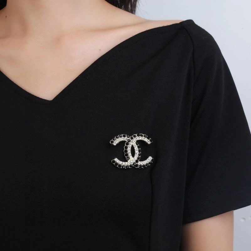 Accurate model Chanel Brooches