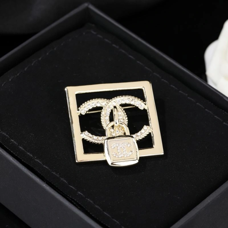 High fidelity Chanel Brooches