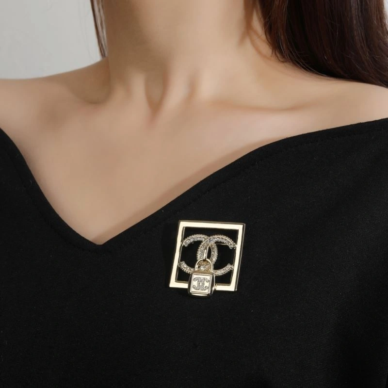 High fidelity Chanel Brooches