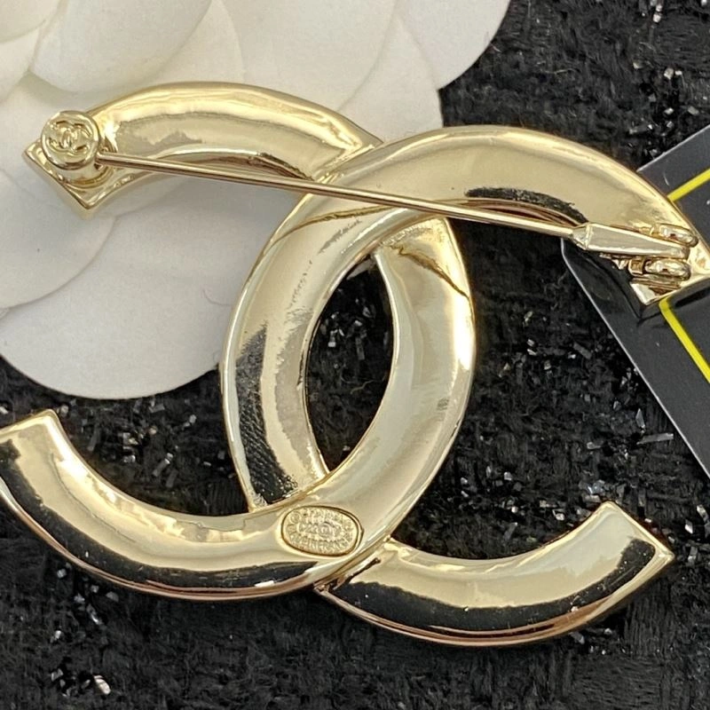 High fidelity Chanel Brooches