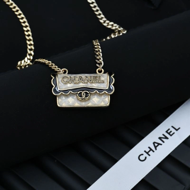 Top mirror Chanel Brooches