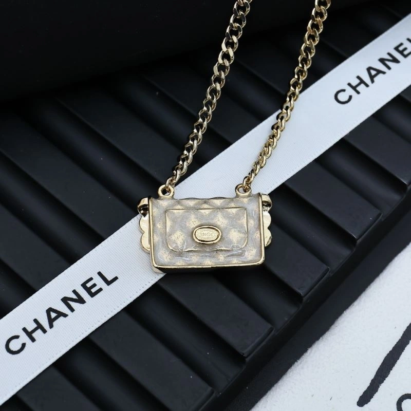 Top mirror Chanel Brooches
