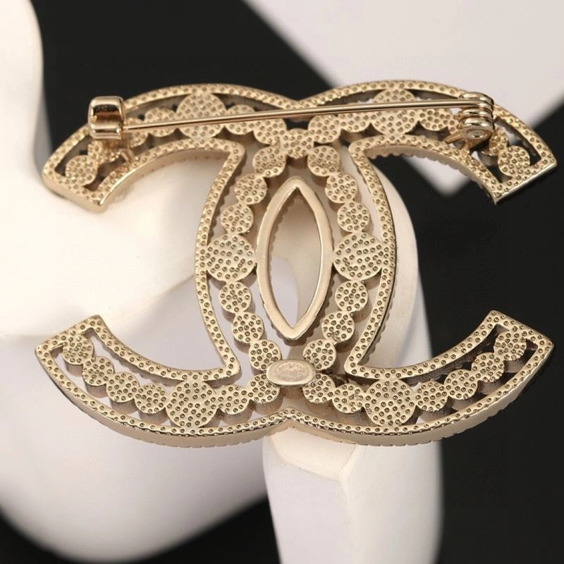 Top mirror Chanel Brooches