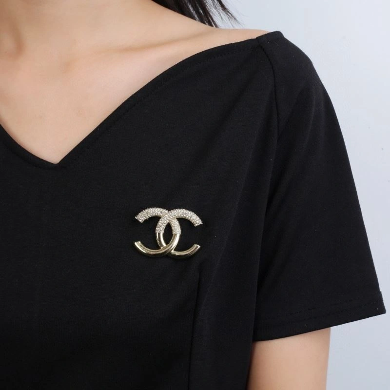 High fidelity Chanel Brooches