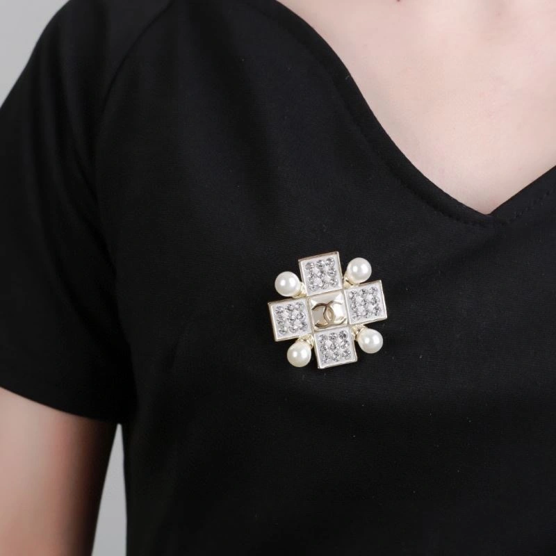 Brand-original Chanel Brooches