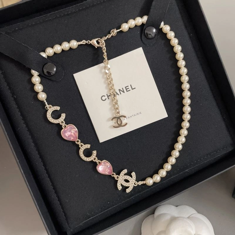 Low-cost Chanel Brooches