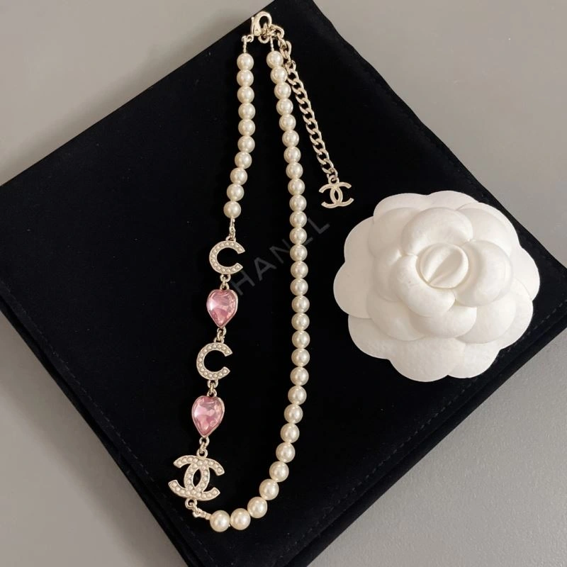 Low-cost Chanel Brooches