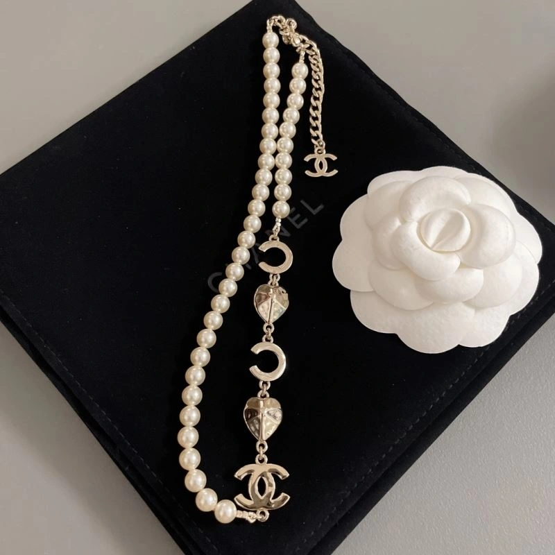Low-cost Chanel Brooches