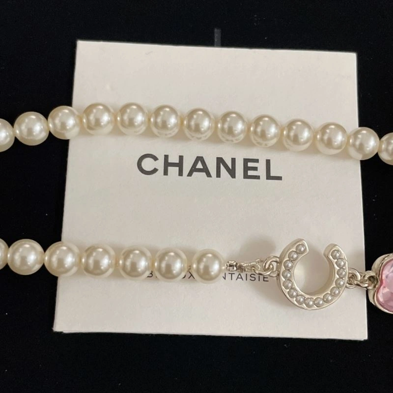 Low-cost Chanel Brooches