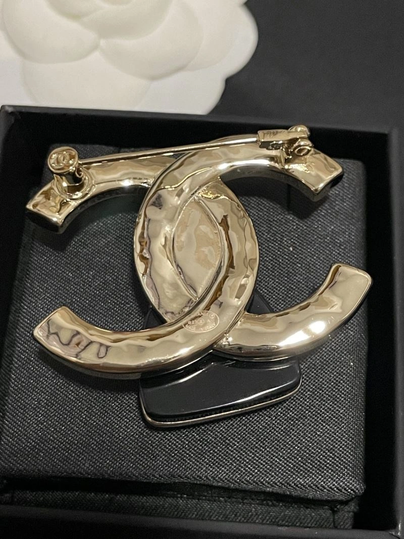 Brand-original Chanel Brooches