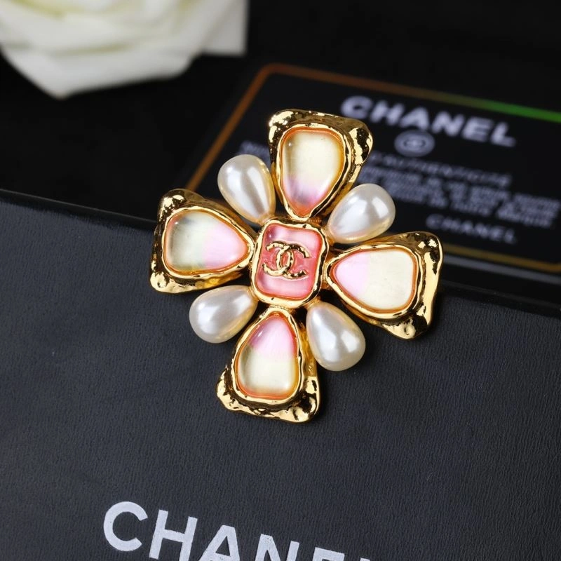 Top match Chanel Brooches