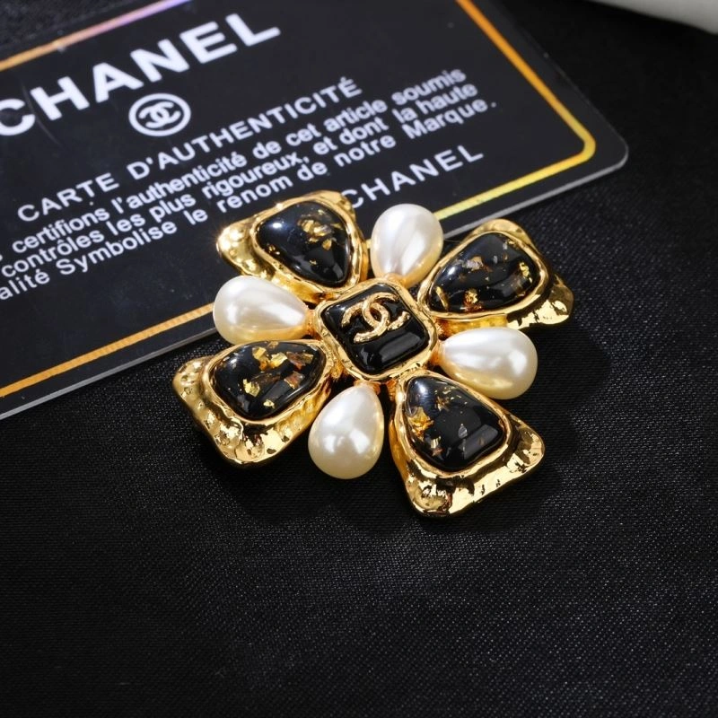 Top match Chanel Brooches