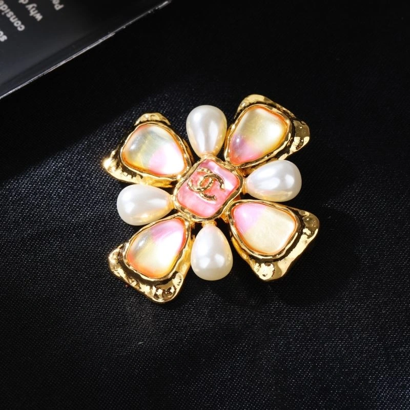 Top match Chanel Brooches